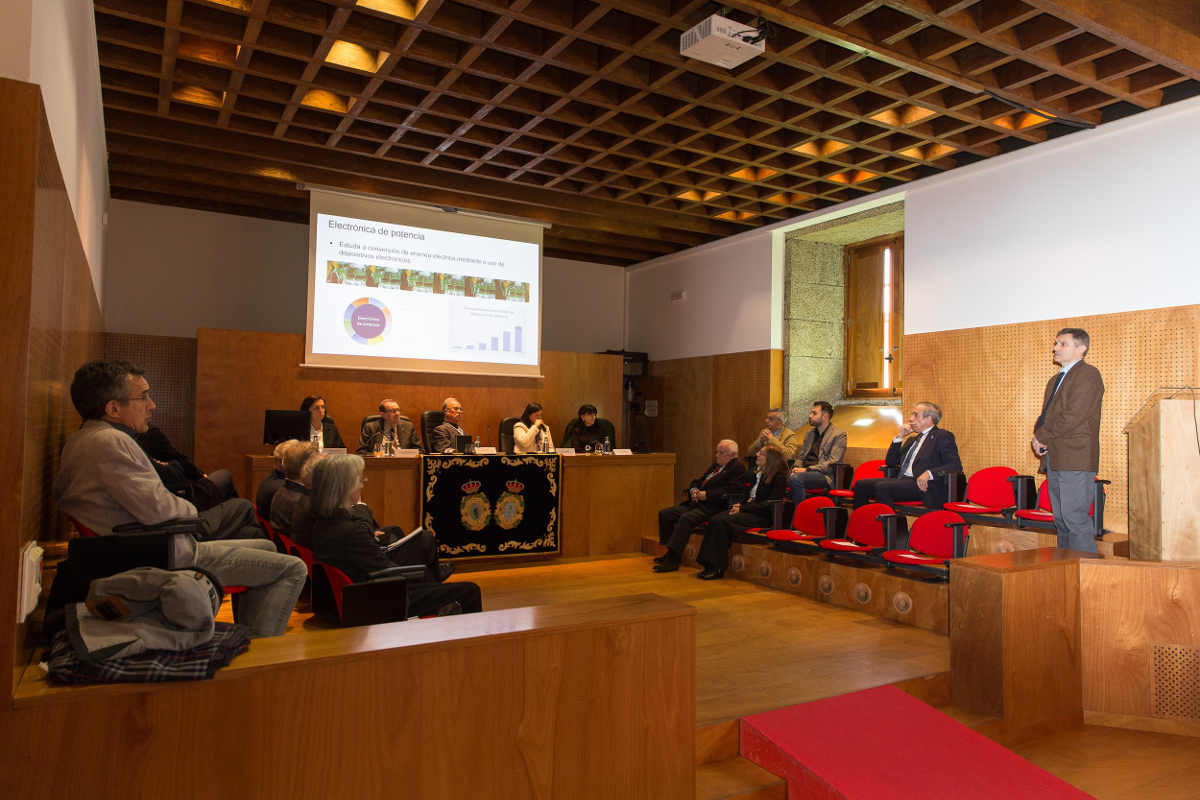 Ingresa na RAGC Jesús Doval, catedrático de Tecnolóxica Electrónica da ...